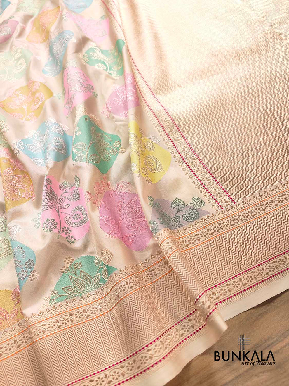 Shop Off White Pure Katan Silk Rangkaat Kadwa Jangla Banarasi Saree ...