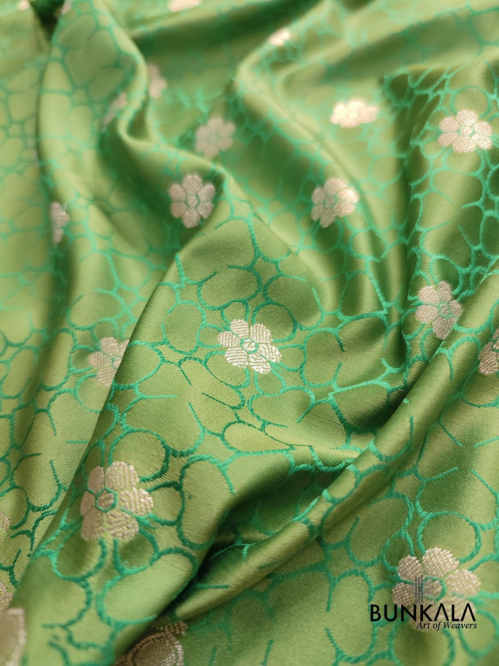 Shop Green Two Tone Mashru Silk Jamewar Weaved Banarasi Saree – BUNKALA